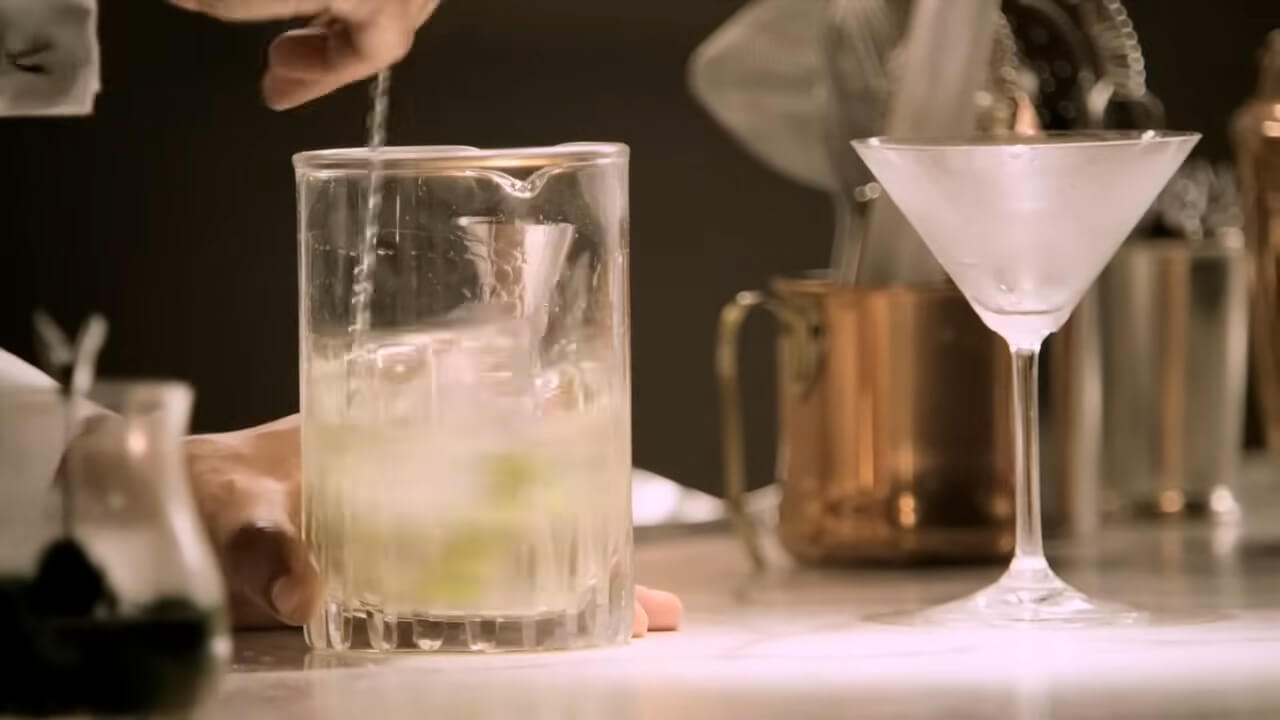 How to Make the Perfect Dirty Martini - A Step-by-Step Guide - High Low Nyc